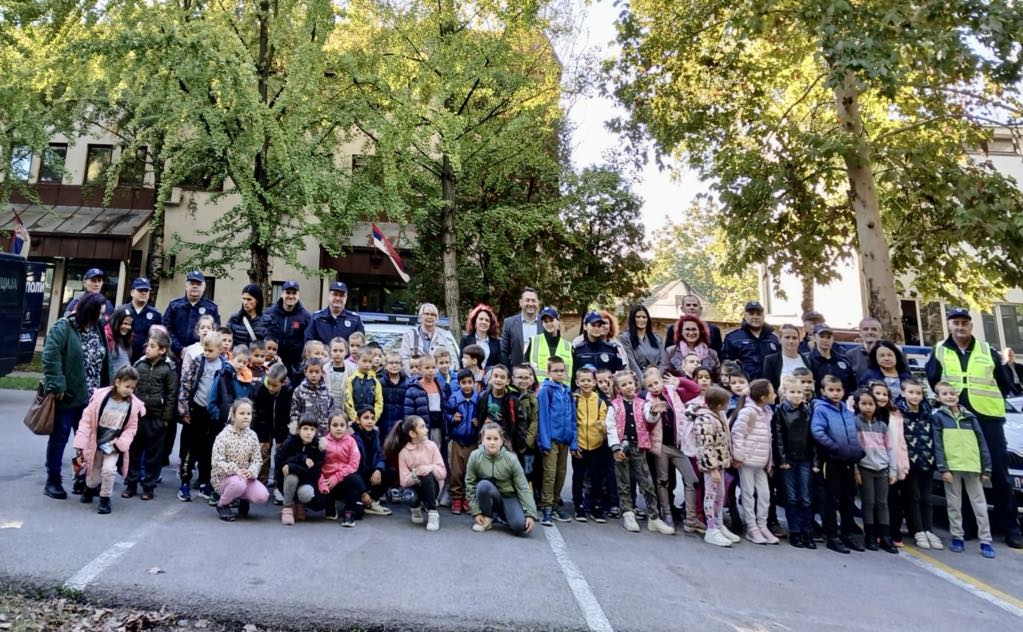 Nova Crnja: Dan otvorenih vrata Policijske stanice i Vatrogasno ...
